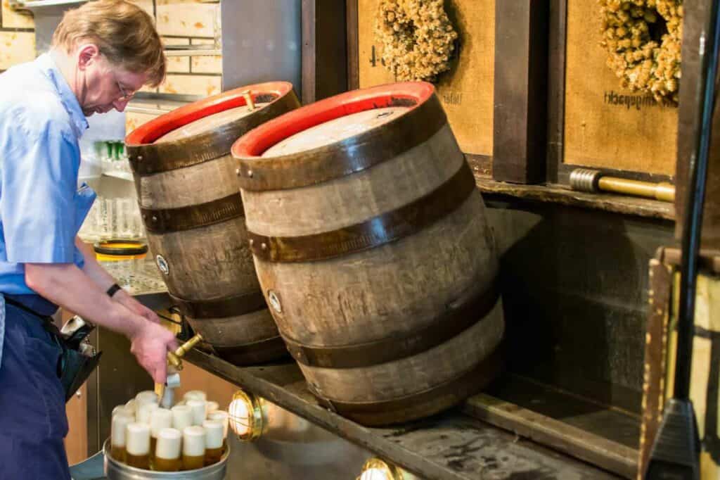 Kolsch Beer Guide: Taste, Brewing, Serving, Food Pairings