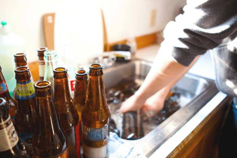 5 Methods to Clean Beer Bottles