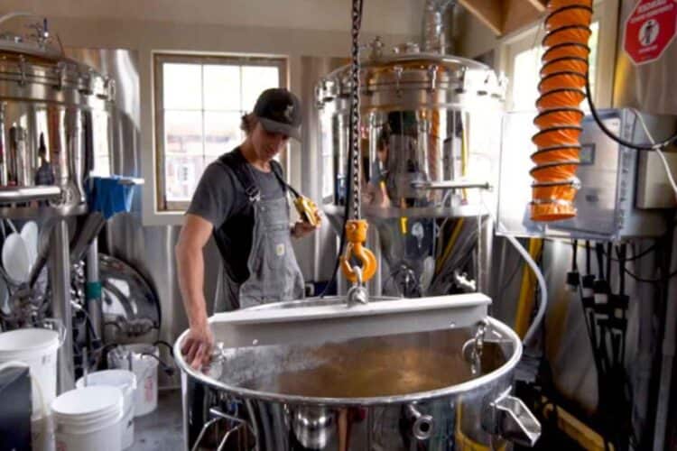 Sweet Beer Guide: Taste, Types, Brewing & Popular Brands