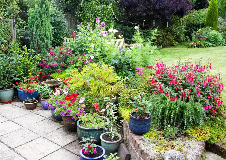 24 Charming DIY Flower Bed Ideas for Beautiful Gardens