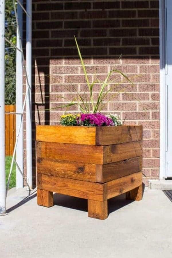 26 Creative DIY Planter Box Ideas for a Stunning Garden