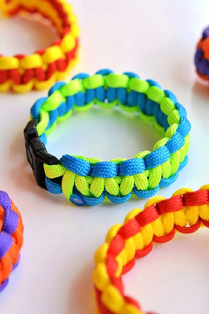 24 Creative DIY Paracord Bracelet Designs for Outdoor Enthusiasts