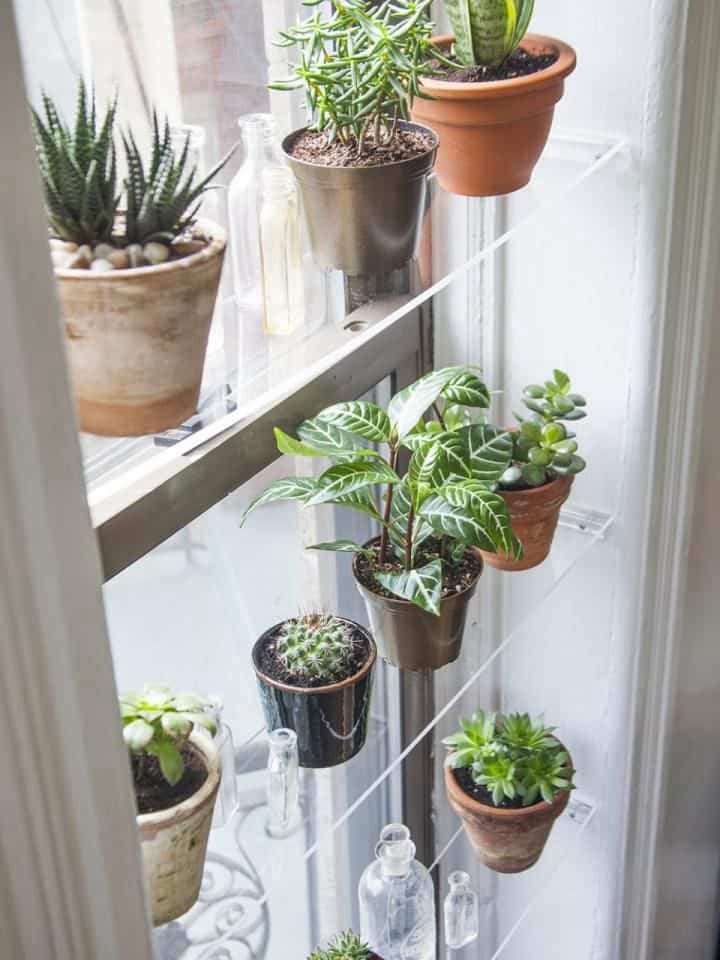 27 Charming DIY Window Plant Shelf Ideas for Green Spaces