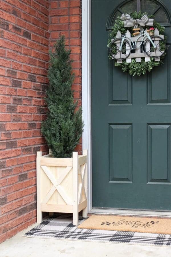 26 Creative DIY Planter Box Ideas for a Stunning Garden