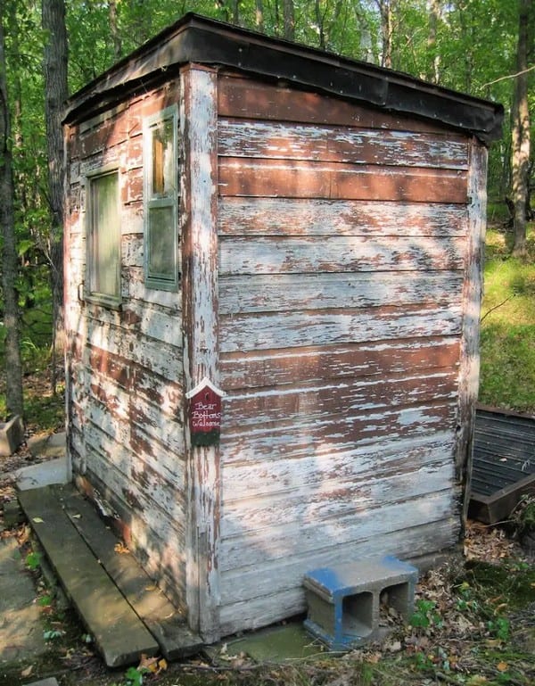 12 Practical DIY Outhouse Designs for Outdoor Use