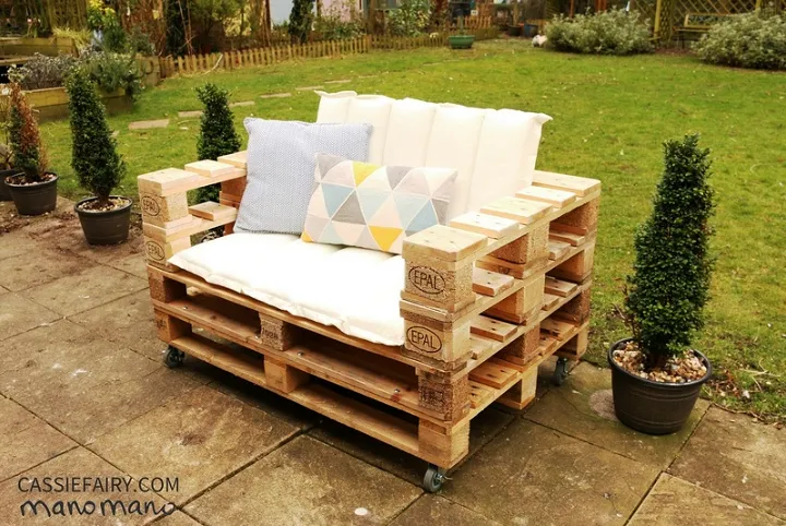20 DIY Pallet Chair Designs for Cozy Spaces