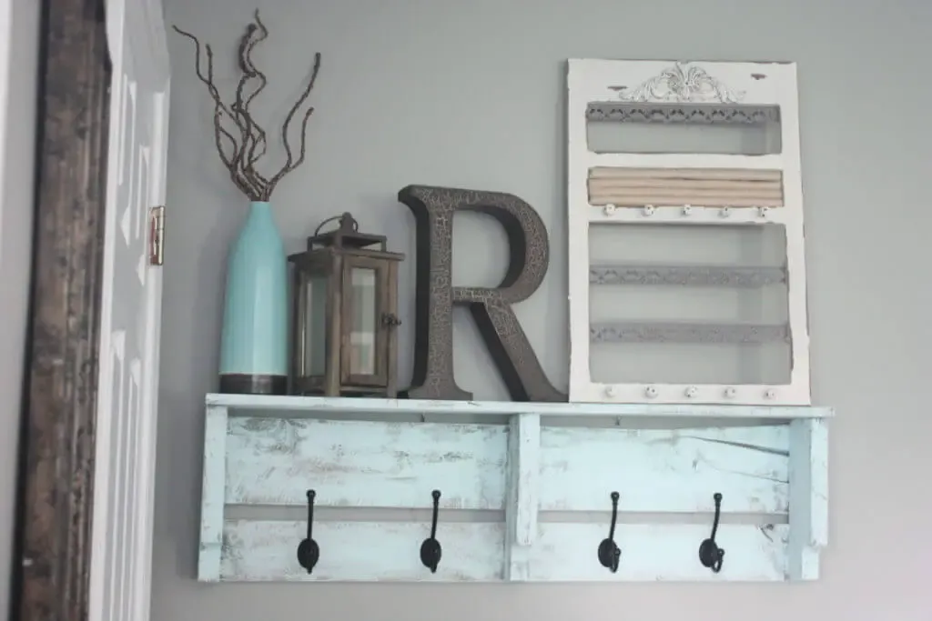 34 Trendy DIY Pallet Shelf Ideas for Stylish Storage