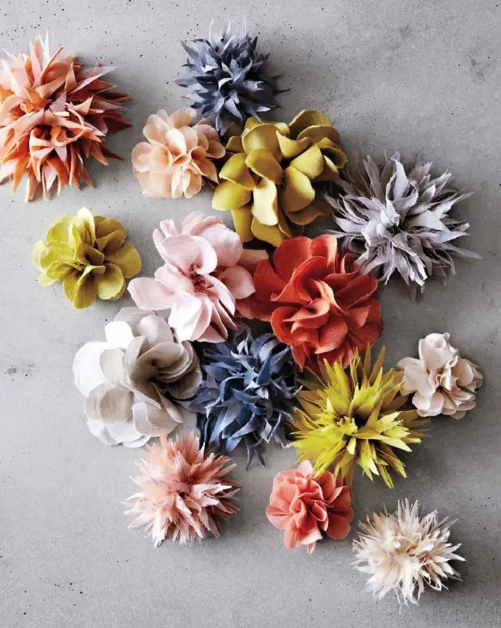 23 Simple DIY Fabric Flower Tutorials for Elegant Decorations