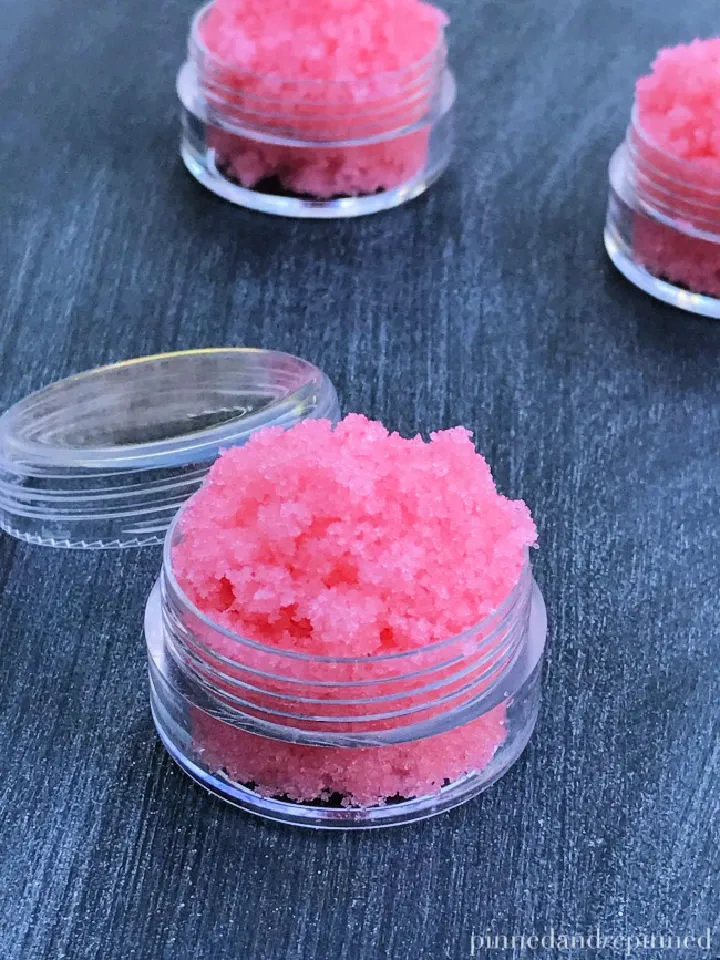27 Creative DIY Lip Scrub Recipes for Smooth, Luscious Lips