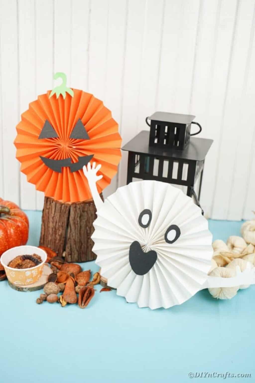 23 Fun DIY Paper Fan Ideas for Creative Decor