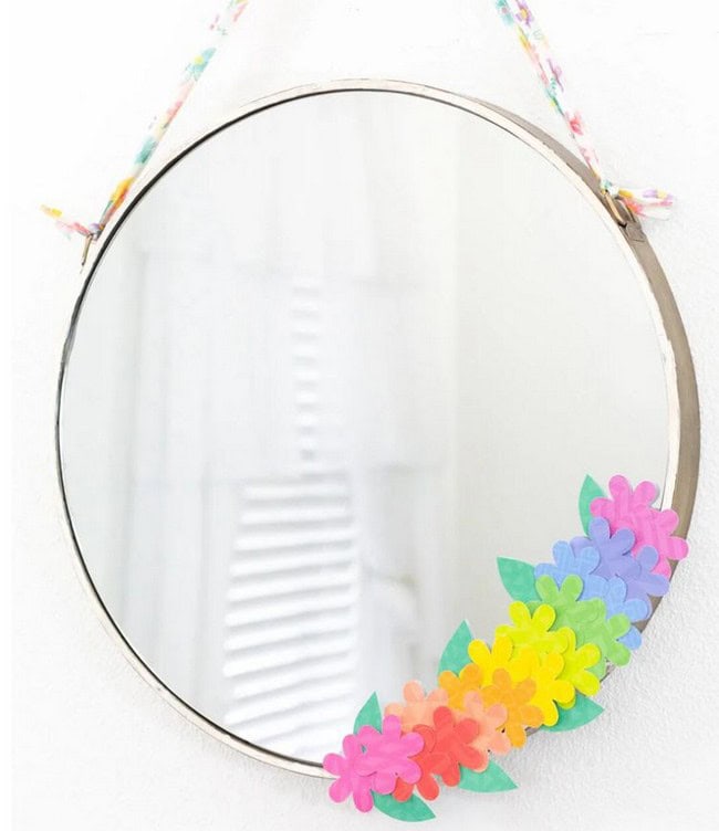 25 Beautiful DIY Flower Mirror Ideas for Floral Decor