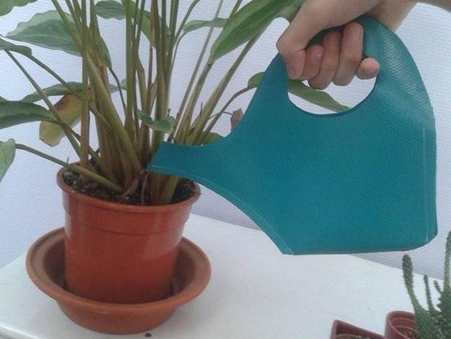 21 Creative DIY Watering Can Projects for Garden Enthusiasts