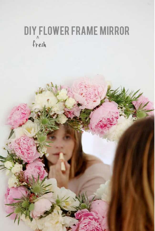 25 Beautiful DIY Flower Mirror Ideas for Floral Decor