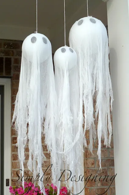 37 Creative DIY Halloween Props Ideas for an Eerie Atmosphere