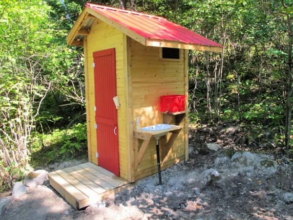 12 Practical DIY Outhouse Designs for Outdoor Use