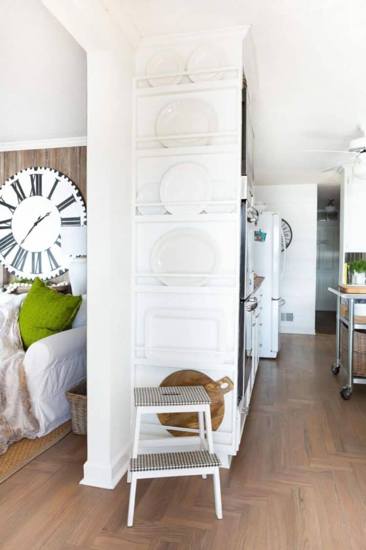 25 Practical DIY Plate Rack Designs for Organized Storage