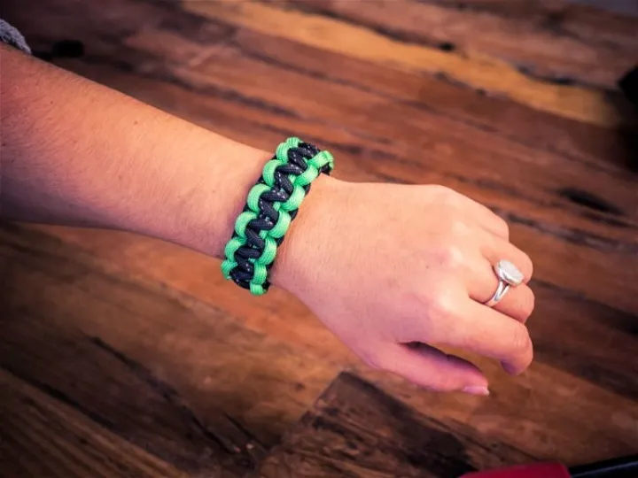 24 Creative DIY Paracord Bracelet Designs for Outdoor Enthusiasts