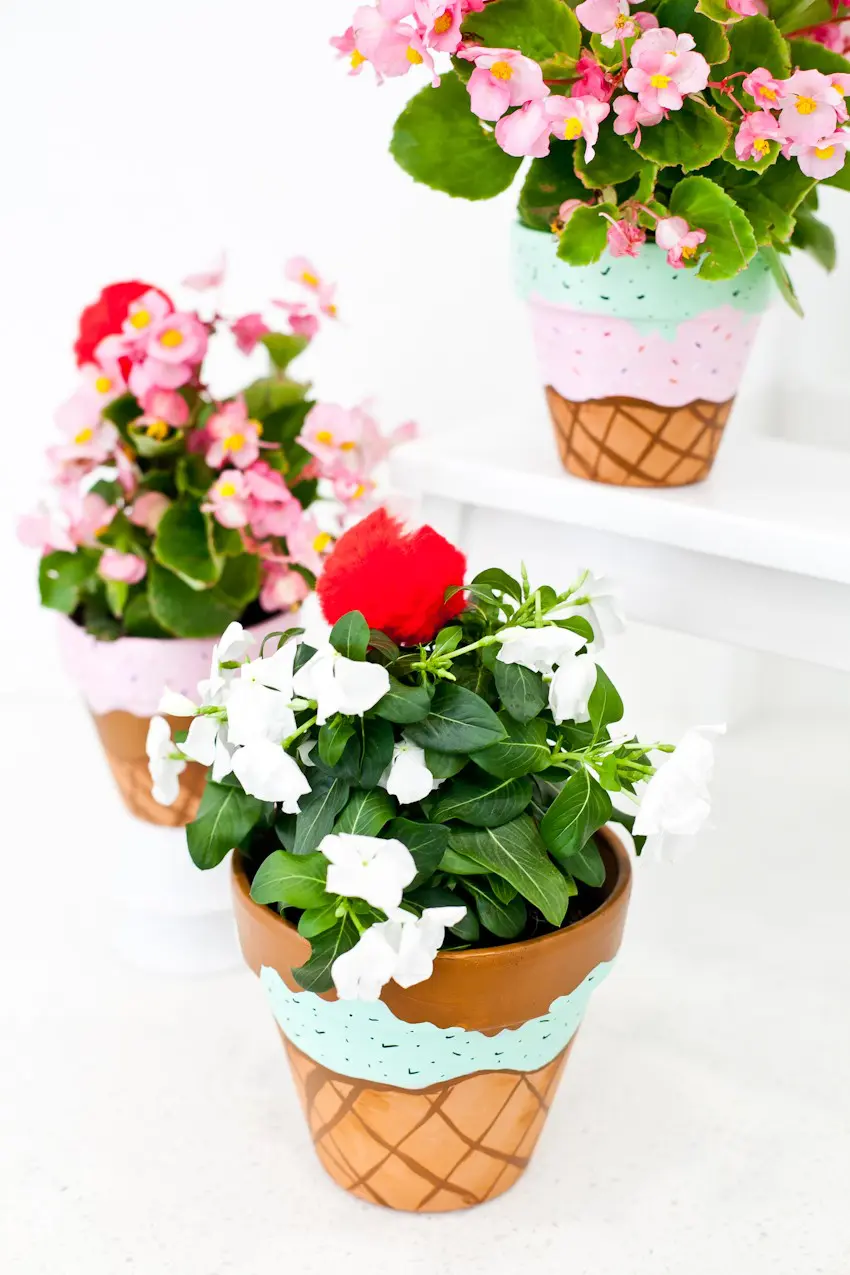 32 Gorgeous DIY Painted Flower Pots for Your Garden
