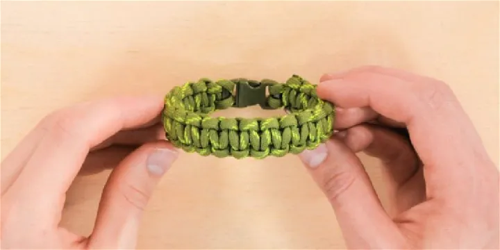24 Creative DIY Paracord Bracelet Designs for Outdoor Enthusiasts