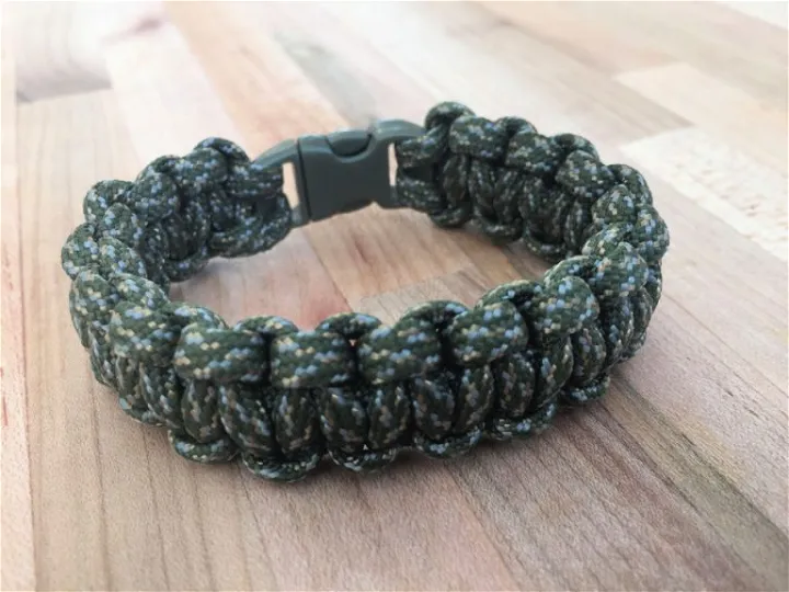 24 Creative DIY Paracord Bracelet Designs for Outdoor Enthusiasts