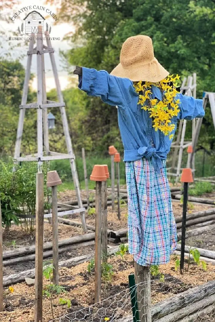 25 Creative DIY Scarecrow Designs to Liven Up Your Yard