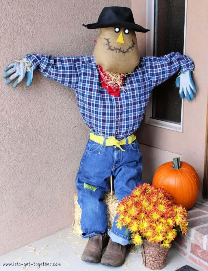 25 Creative DIY Scarecrow Designs to Liven Up Your Yard