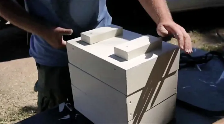 26 DIY Beehive Plans for Aspiring Beekeepers