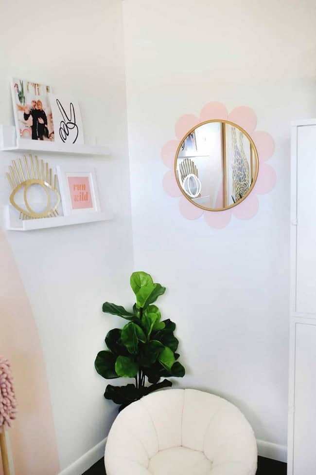25 Beautiful DIY Flower Mirror Ideas for Floral Decor