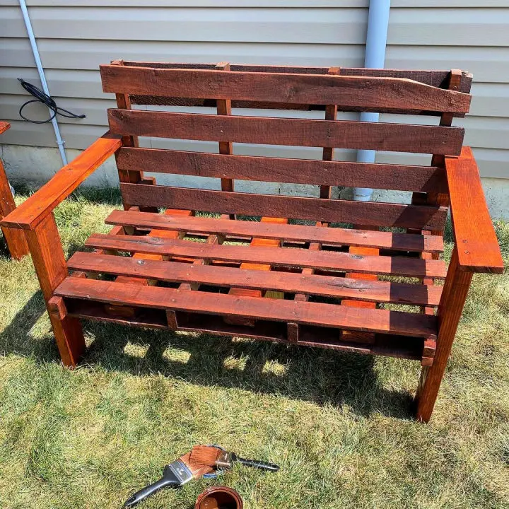 35 Creative DIY Wood Pallet Bench Ideas & Blueprints