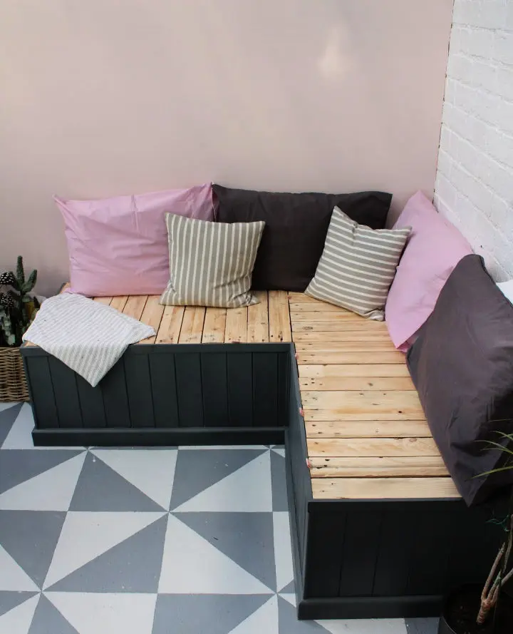 35 Creative DIY Wood Pallet Bench Ideas & Blueprints