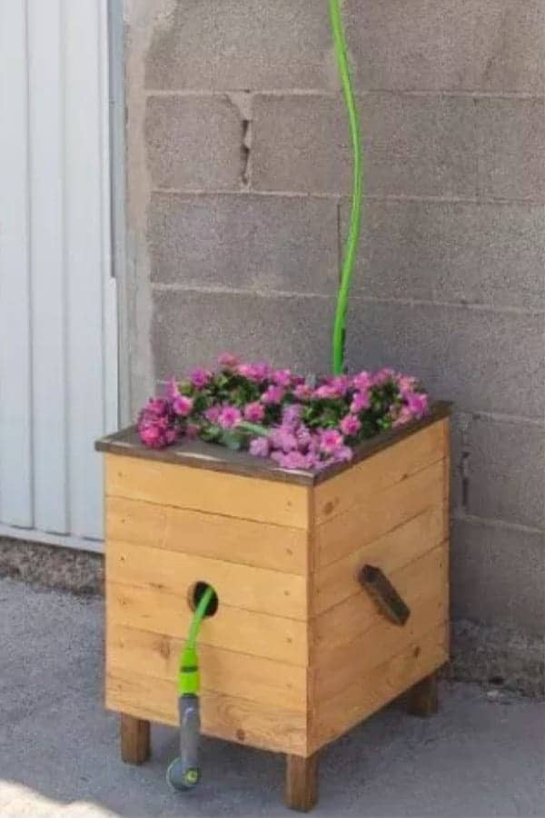 26 Creative DIY Planter Box Ideas for a Stunning Garden