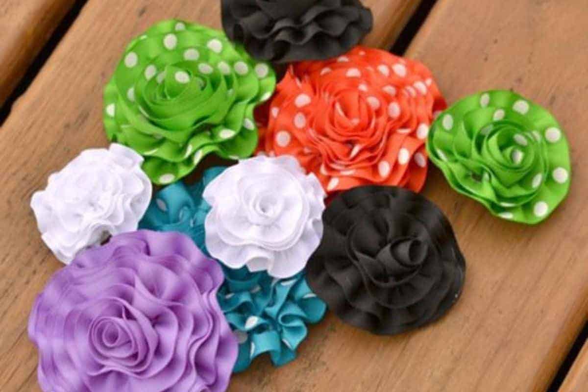 14 Creative DIY Ribbon Flower Ideas for Crafty Projects