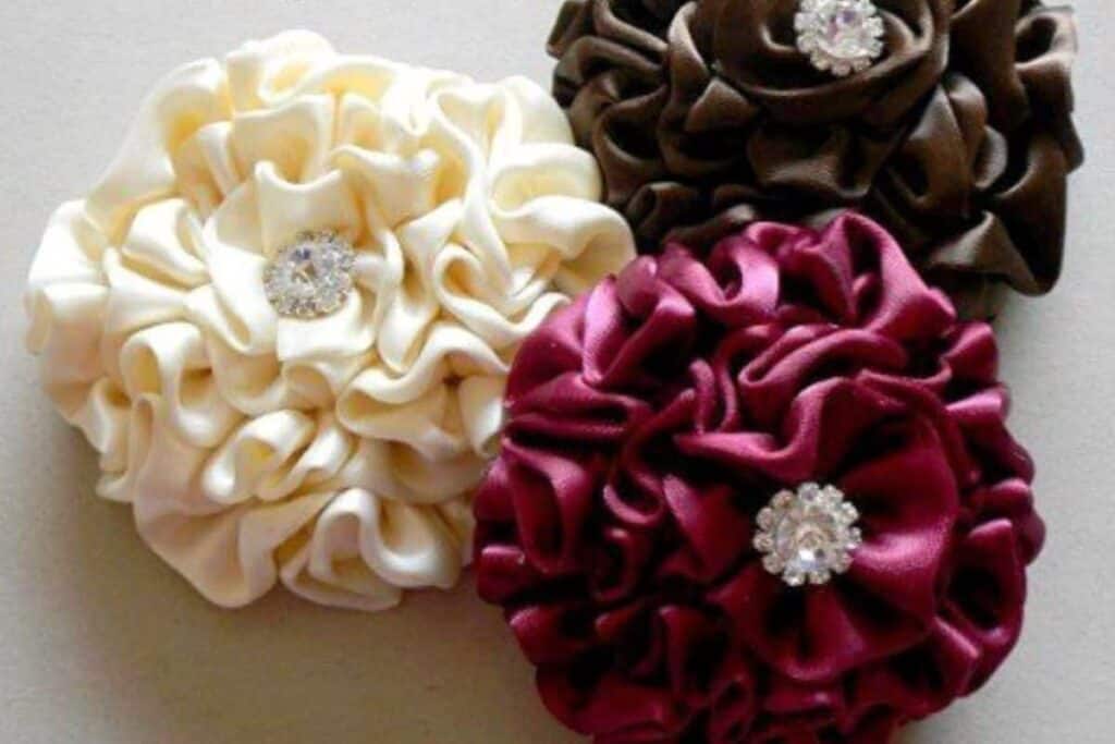 14 Creative DIY Ribbon Flower Ideas for Crafty Projects