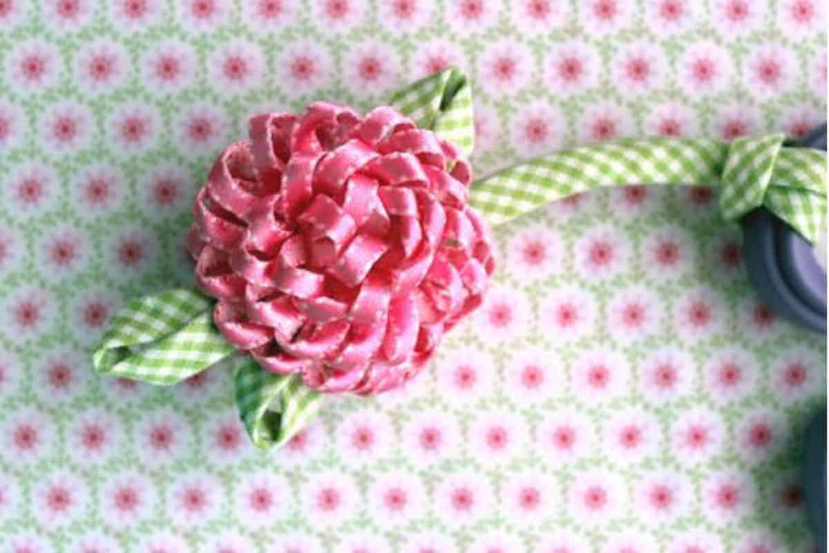 14 Creative DIY Ribbon Flower Ideas for Crafty Projects