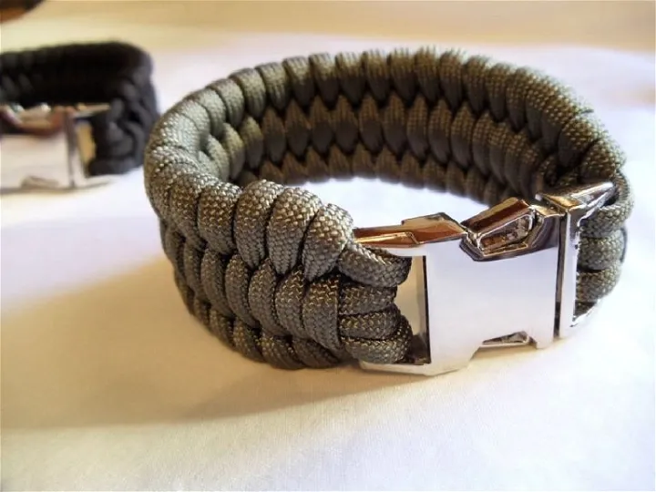 24 Creative DIY Paracord Bracelet Designs for Outdoor Enthusiasts