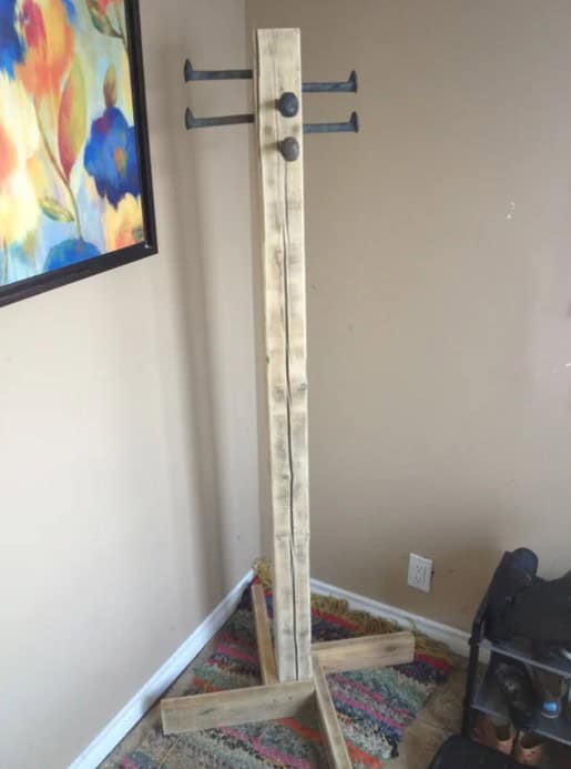 25 DIY Coat Rack Designs for Home Decor