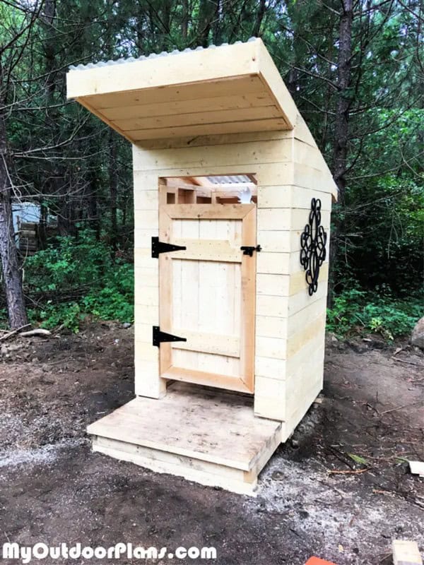 12 Practical DIY Outhouse Designs for Outdoor Use