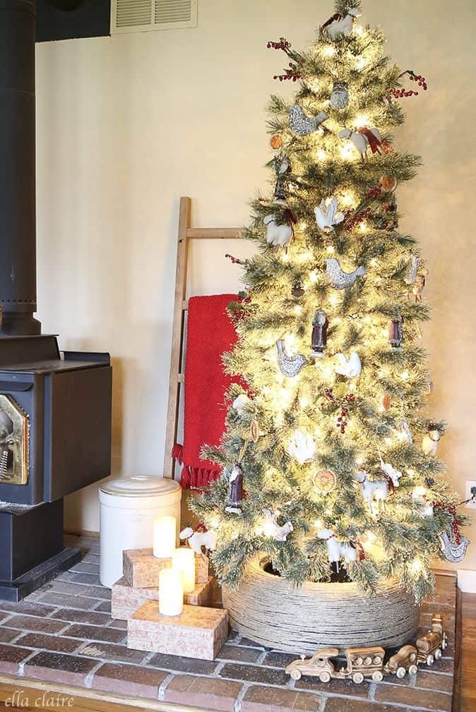 19 DIY Christmas Tree Stand Ideas