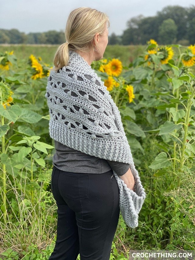 25+ Cozy Free Crochet Pocket Shawl Patterns for Warmth