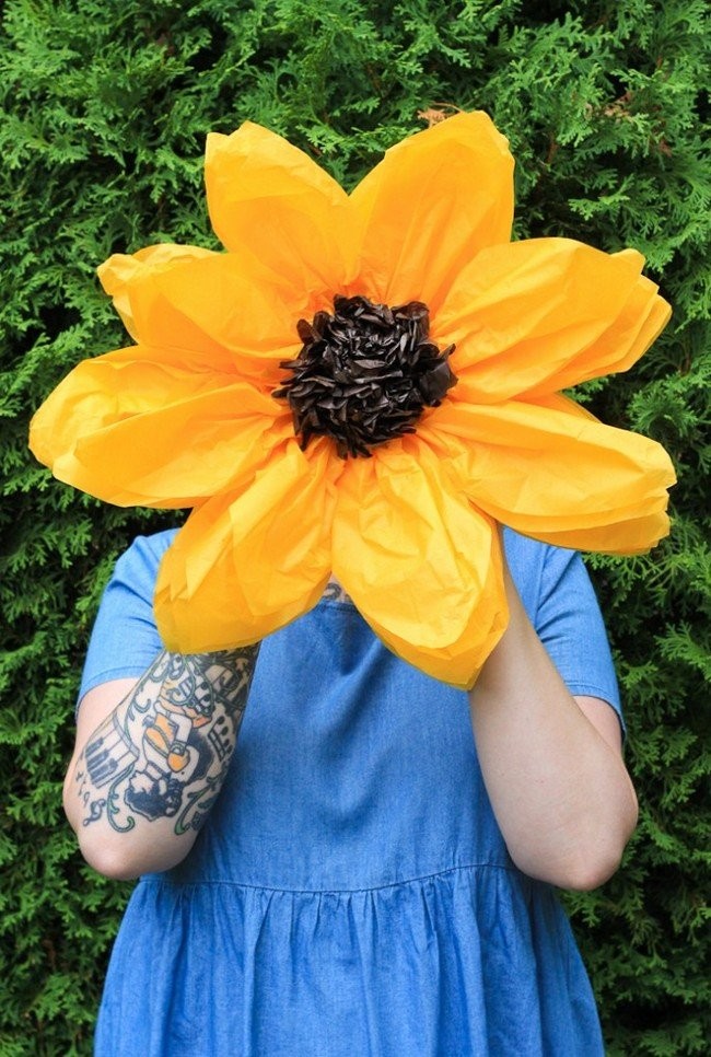 17 Beautiful DIY Tissue Paper Flower Ideas for Festive Decor