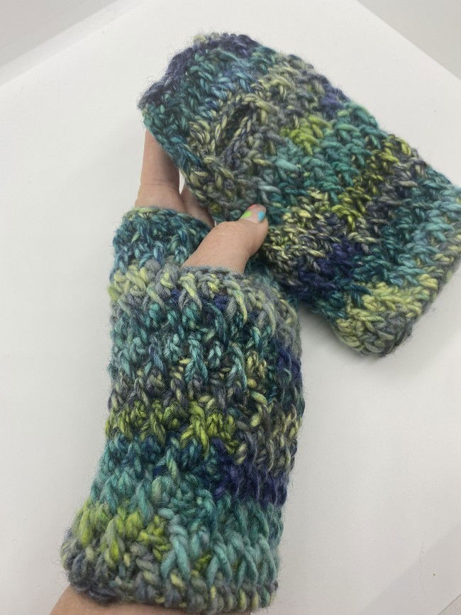 30+ Crochet Fingerless Gloves Designs for Functional Fashion