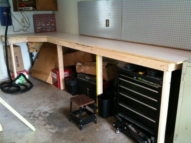 12 DIY Corner Workbench Plans for Maximizing Workspace