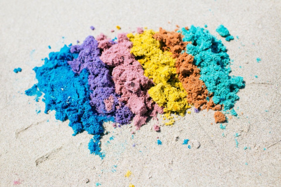 15 Fun Ways to Use DIY Colored Sand in Your Decor