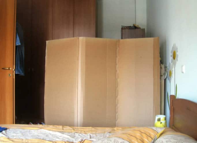 How to Create a Stunning DIY Room Divider Using a Cardboard Box?