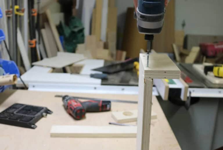 Build a Router Jig for Planing Short Wood Pieces