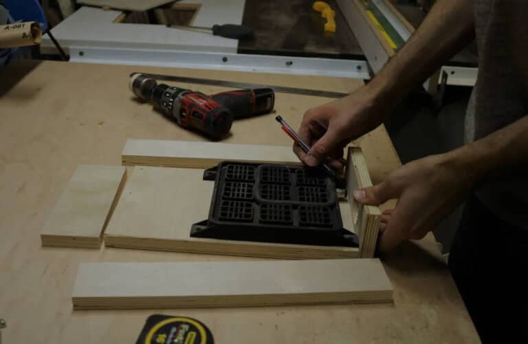 Build a Router Jig for Planing Short Wood Pieces