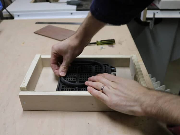 Build a Router Jig for Planing Short Wood Pieces